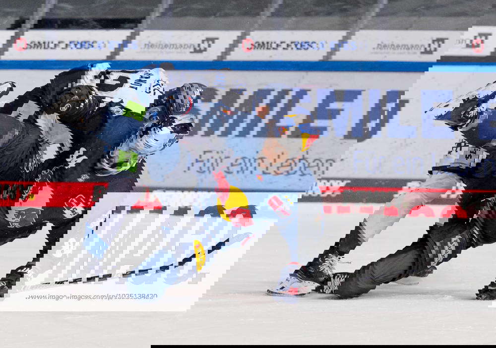 Marcel Brandt Straubing Tigers duel, 92 with Trevor Parkes EHC Red Bull ...