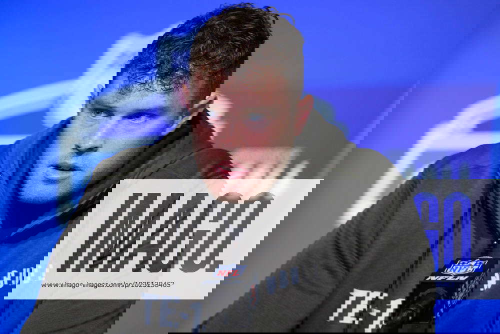 INDIANAPOLIS, IN - MARCH 03: Michigan tight end Luke Schoonmaker ...