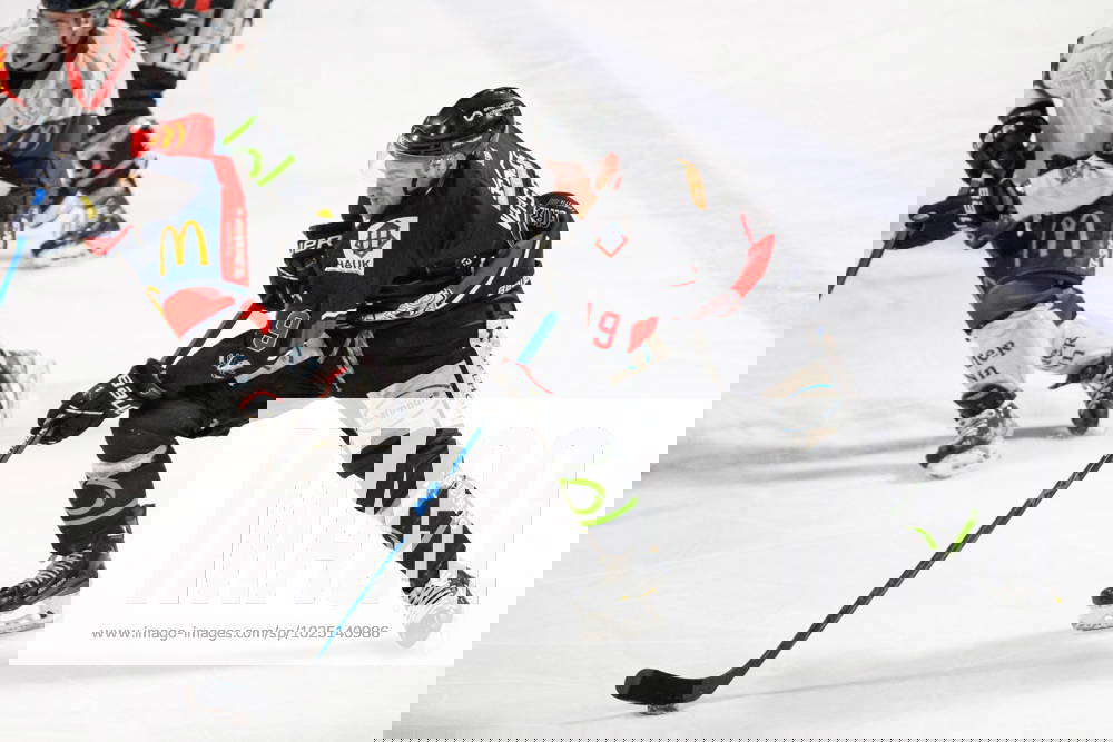 Gustav Veisert 9 EHC Königsbrunn , EHC Königsbrunn v VfE Ulm Neu Ulm ...