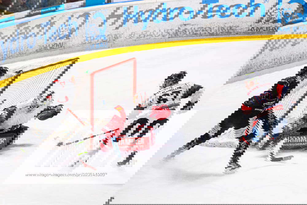 Toms Prokopovics 27 EHC Königsbrunn, David Heckenberger 3 VfE Ulm Neu ...