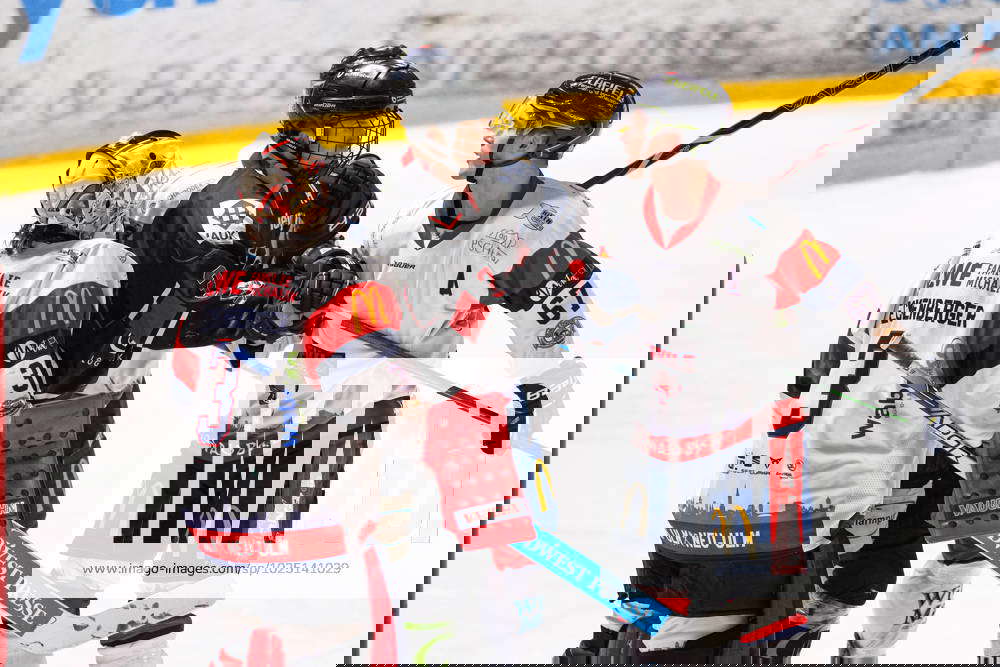 David Heckenberger 3 VfE Ulm Neu Ulm , Simon Beslic 3 EHC Königsbrunn ...