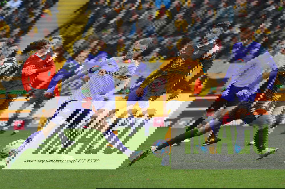 Max Kulke SG Dynamo Dresden center, Omar Sijaric FC Erzgebirge Aue li ...