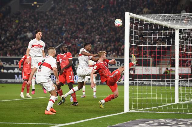 Matthijs de Ligt FC Bayern Muenchen, 04 saves from 1 0 on the goal line ...