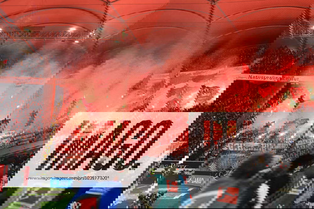 Bayern Muenchen fans send pyro, fireworks, Bengalos, Bengalo VfB ...