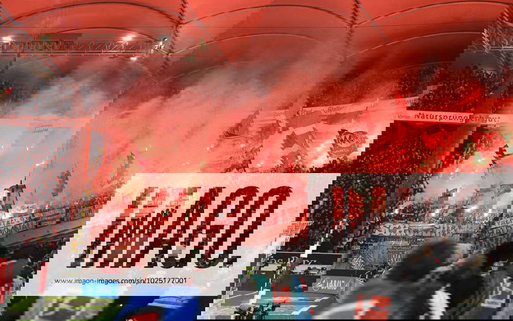 Bayern Muenchen fans send pyro, fireworks, Bengalos, Bengalo VfB ...