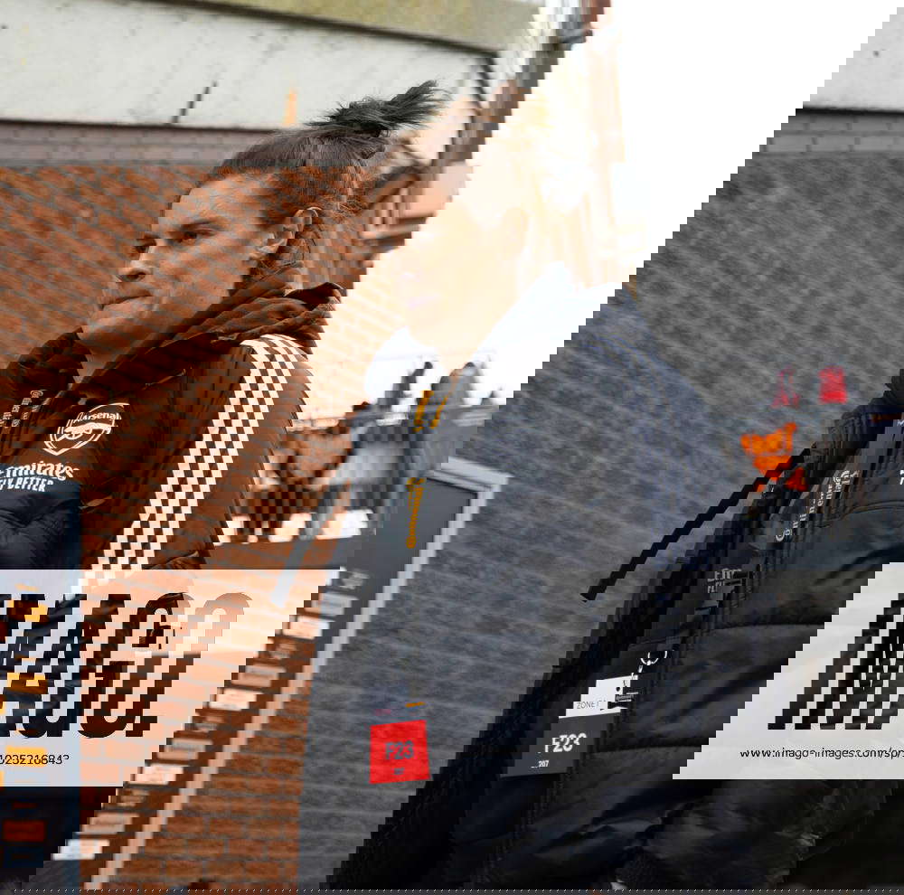 London, England, March 5th 2023: Jen Beattie (5 Arsenal) arrives before ...