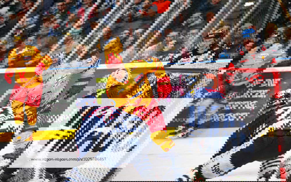 Max Oswald 9 ESV Kaufbeuren , EV Ravensburg v ESV Kaufbeuren, Ice ...