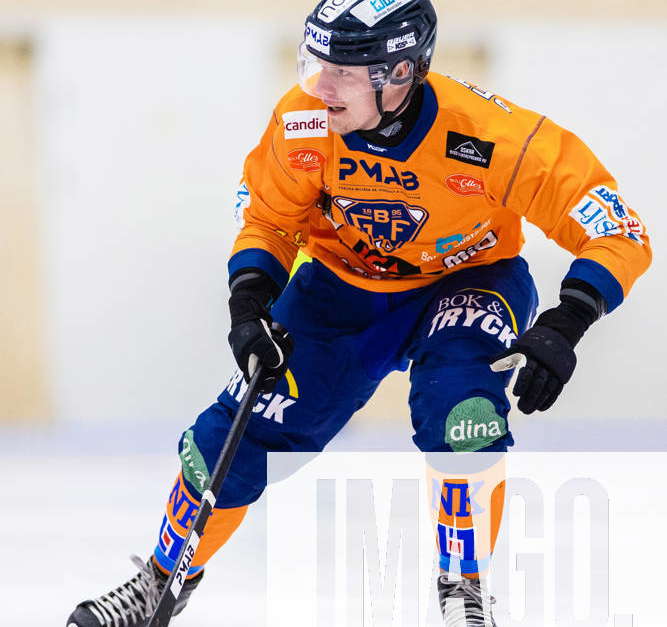 230306 Bollnäs Erik Pettersson under semifinal 2 i Elitserien i bandy ...