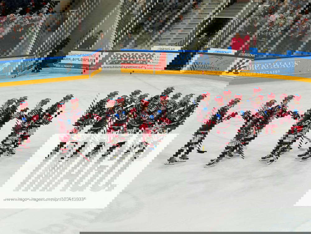 End of game 5 1 for EV Landshut EV Landshut vs Eisbaeren Regensburg ...