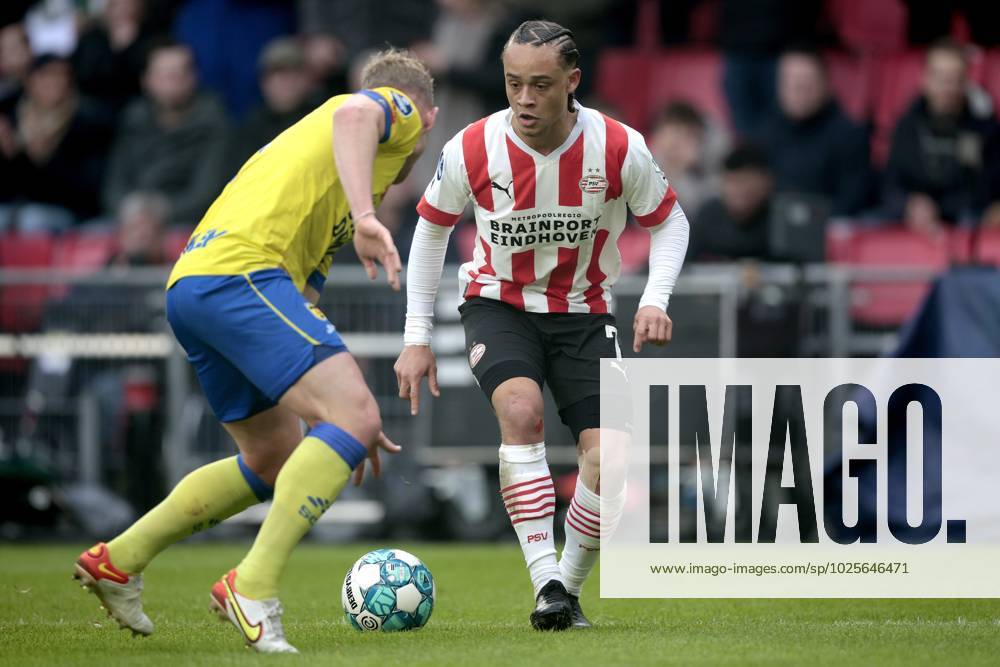 EINDHOVEN - (lr) Doke Schmidt of SC Cambuur, Xavi Simons of PSV ...
