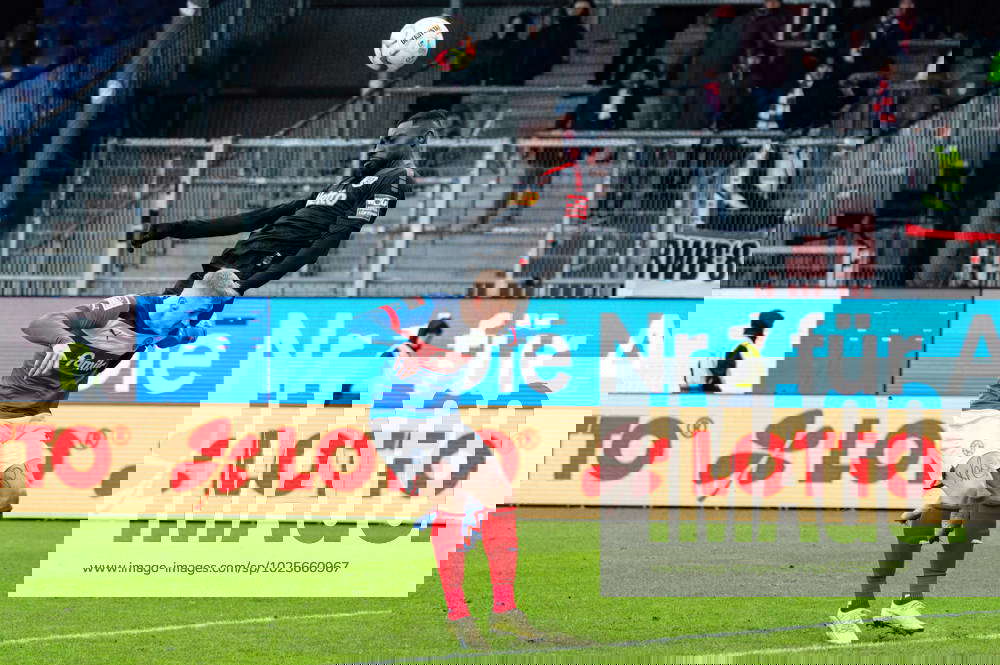 Goal chance by header Prince Osei Owusu SSV Jahn Regensburg, 09 ...