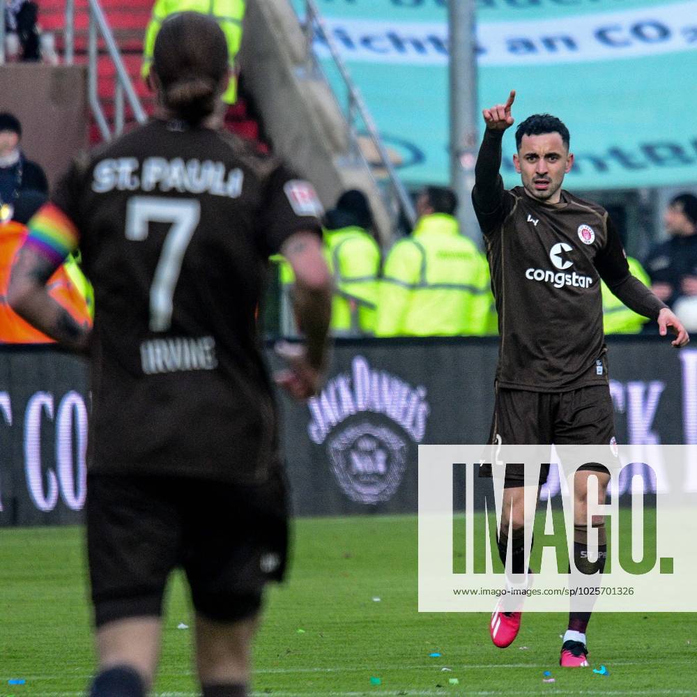 Manolis Saliakas ( Pauli ) bejubelt seinen Treffer zum 1:1 Deutschland ...