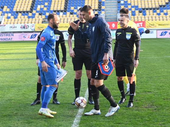 The refereeing team formed by Vasile Marinescu, Istvan Kovacs and ...