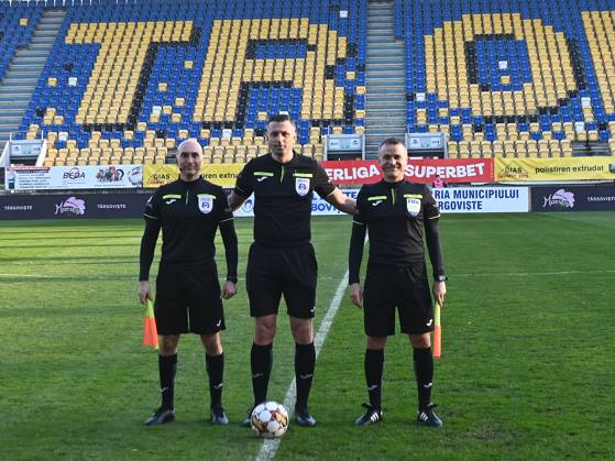 The refereeing team formed by Vasile Marinescu, Istvan Kovacs and ...