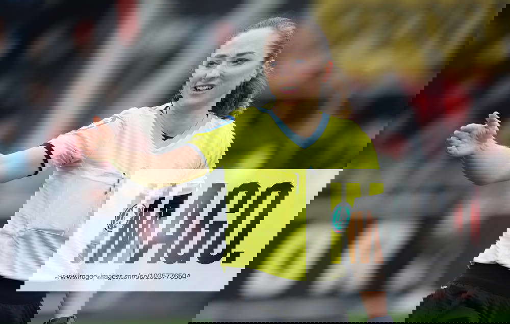 Referee Melissa Joos, Leverkusen, Germany 12 03 2023, Women Flyeralarm ...