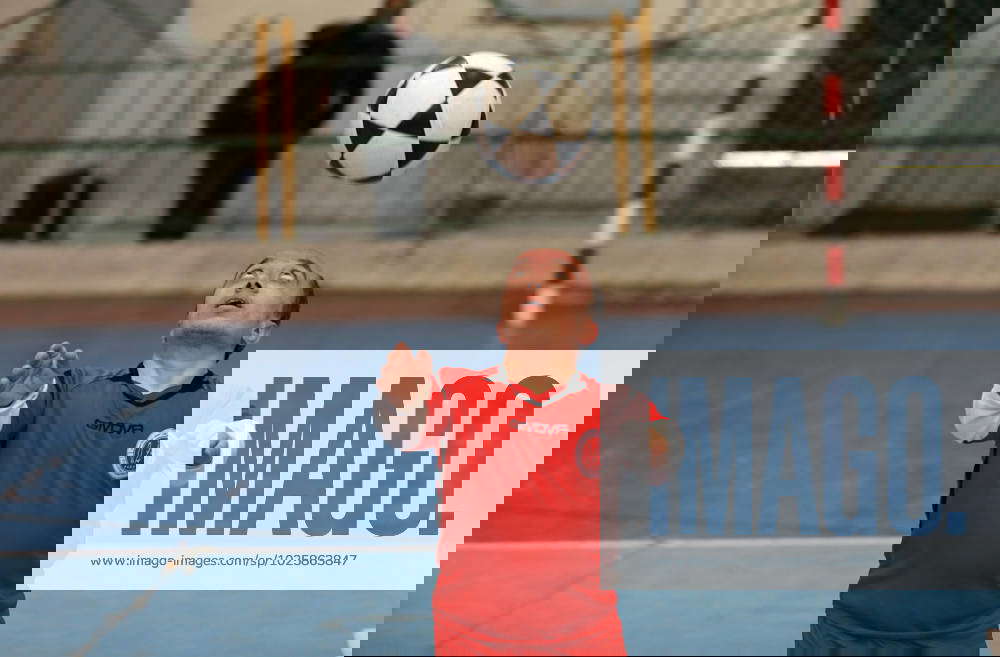 Palestinian Dwarfs Training Football Palestinian Dwarf training ...