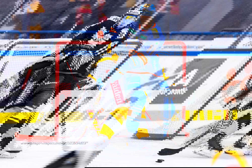 Växjös Kalle Kossila during quarter-final one in the SHL between Växjö and Lulea on in