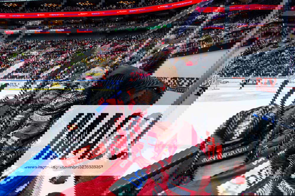 230316 Malmö Redhawks coach Tomas Kollar with the players during match ...