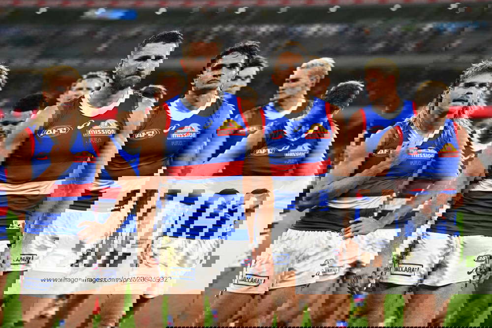 AFL DEMONS BULLDOGS, Marcus Bontempelli of Western Bulldogs (centre ...