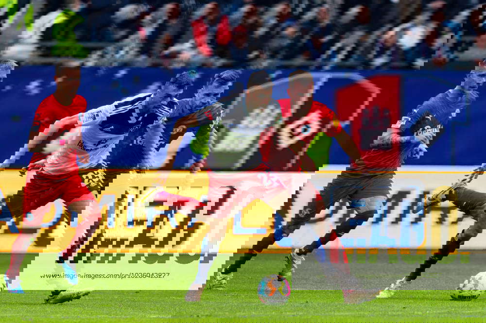 Jonas Meffert Hamburger SV, 23 vs Marco Komenda Holstein Kiel, 03 ...