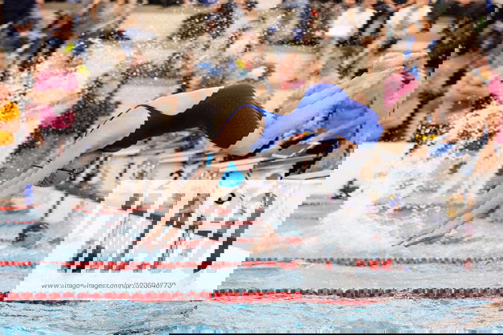 230318 Starten av 4x50m frisim mix under Masters SM i simning den 18 ...