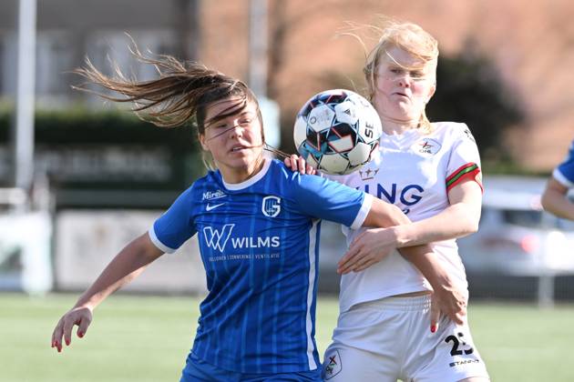 GENK VS OHL Luna Vanzeir of Genk pictured with Ina Gausdal of OHL ...