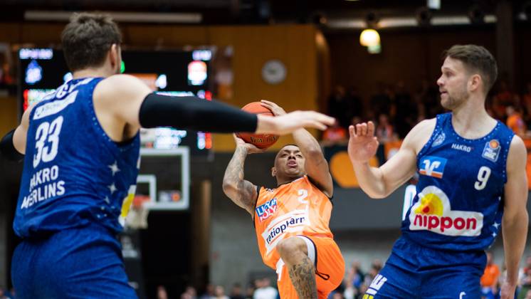 Yago Mateus dos Santos Ratiopharm Ulm, 2 in duel with Yorman Polas ...