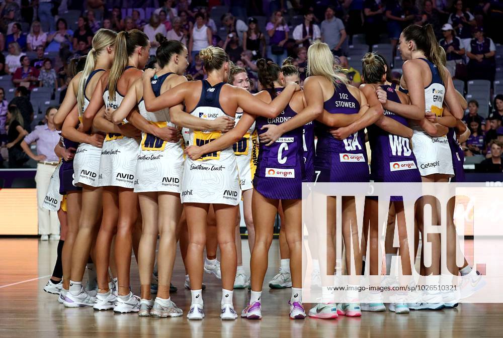 SUPER NETBALL FIREBIRDS LIGHTNING, Both teams form a huddle during the ...