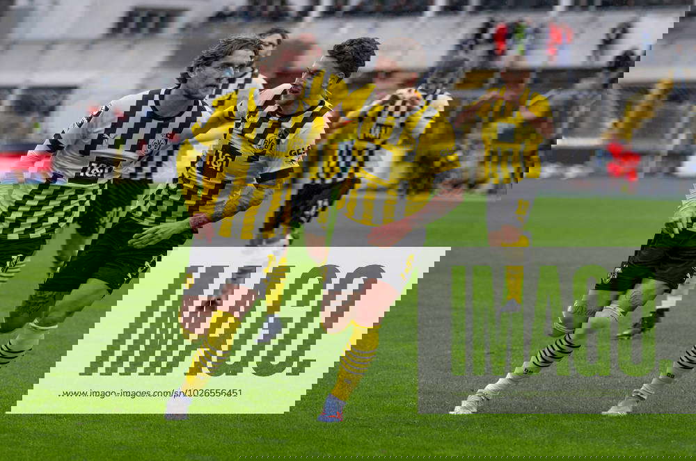 Dortmund players celebrate with Ole Pohlmann BV Borussia Dortmund U23 ...