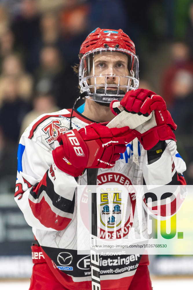 Brett Cameron 91, EV Landshut after the game GER, Ravensburg Towerstars ...