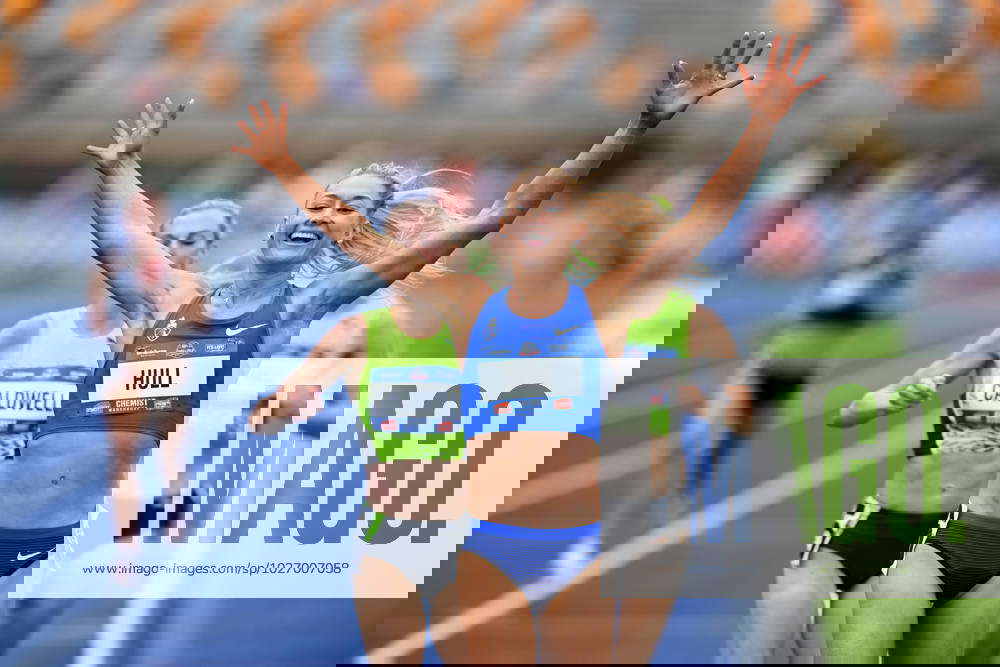 ATHLETICS AUSTRALIAN CHAMPIONSHIPS, Jessica Hull (centre) celebrates ...