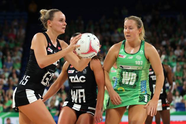 SUPER NETBALL FEVER MAGPIES, Olivia Wilkinson of the Magpies scores a ...