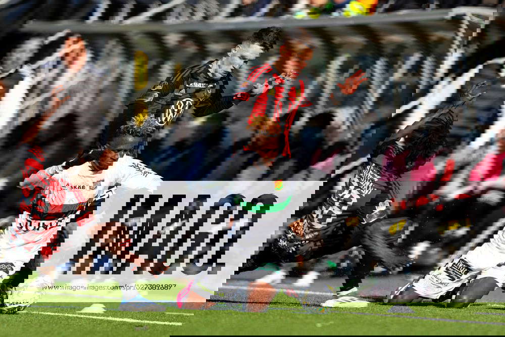 GAIS Richard Emeka in a fight with Östersunds Myroslav Mazur during the soccer match in the