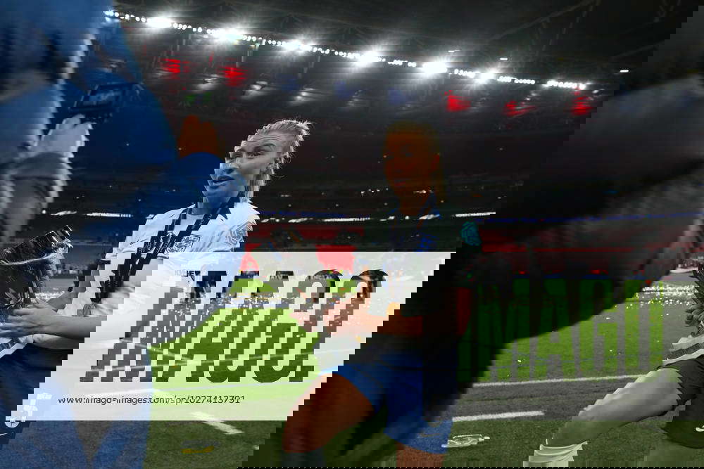 Mandatory Credit: Photo by MICAH CROOK PPAUK Shutterstock Leah ...