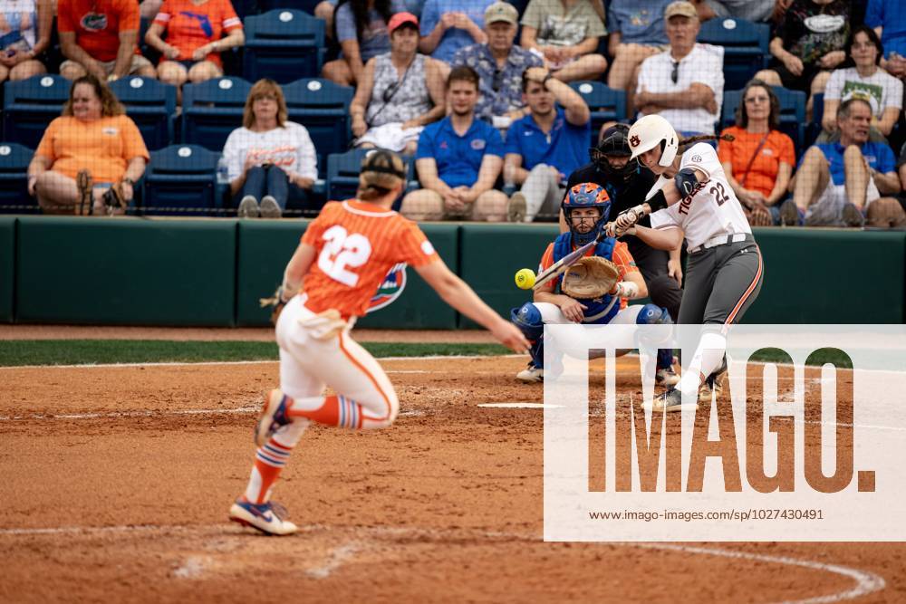 Syndication: Gator Sports Florida Gators pitcher Elizabeth Hightower ...
