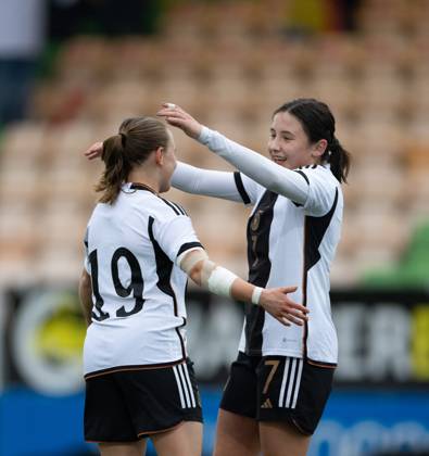 Jessheim, Norway, April 11th 2023: Loreen Bender controls the ball ...