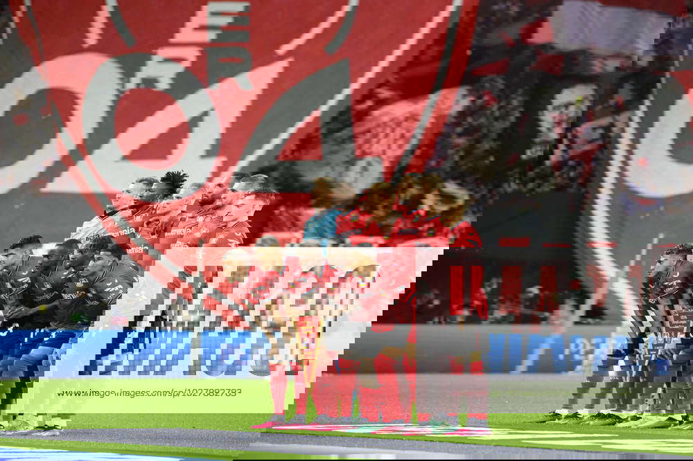 Feature, Team LEV behind a choreography of the fans, back f l ...