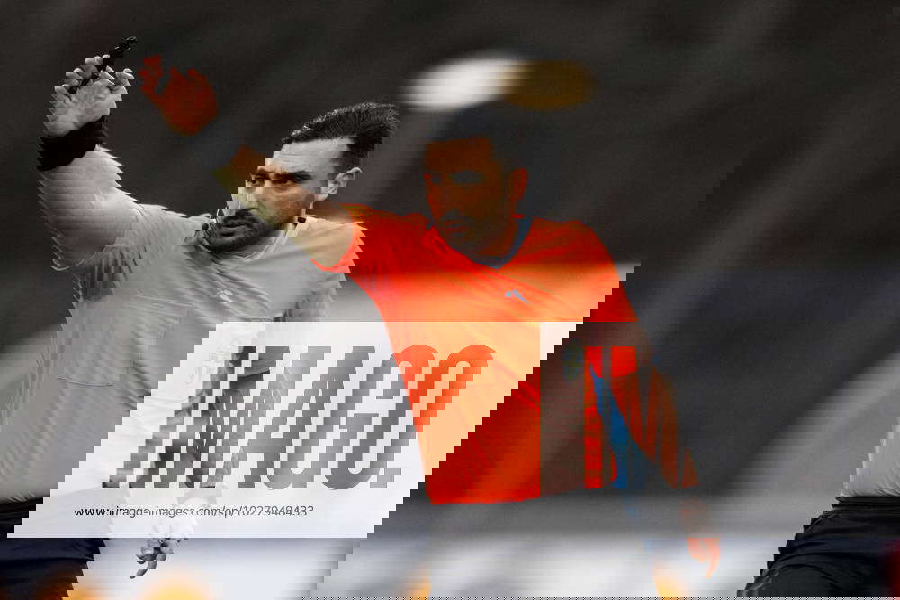 230414 Referee Paul Shamoun during the soccer match in the ...