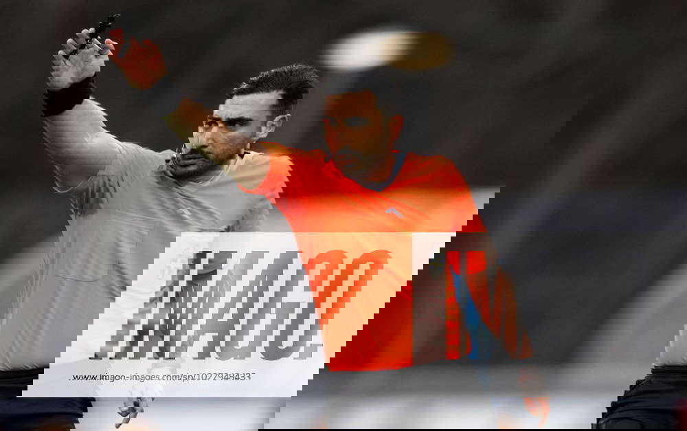 230414 Referee Paul Shamoun during the soccer match in the ...