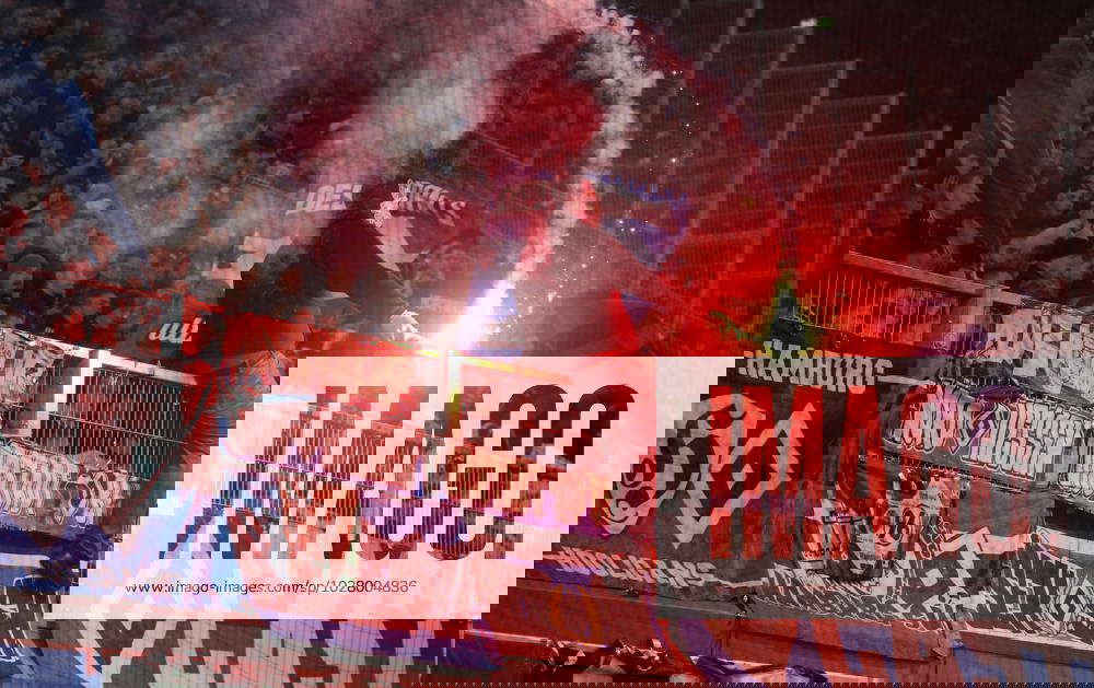 Sport Bilder des Tages HSV Pyrotechnik 15.04.2023, Fußball, 2 ...