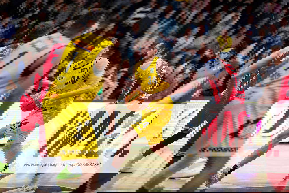 Tyrone Nash VfL Kirchheim Knights, 01 Nicholas Ryan Muszynski VfL ...