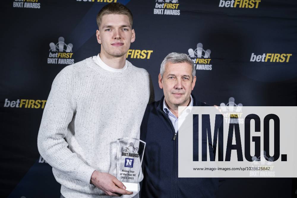 Antwerp s Thijs De Ridder and journalist Patrick Ceulemans pose for the ...
