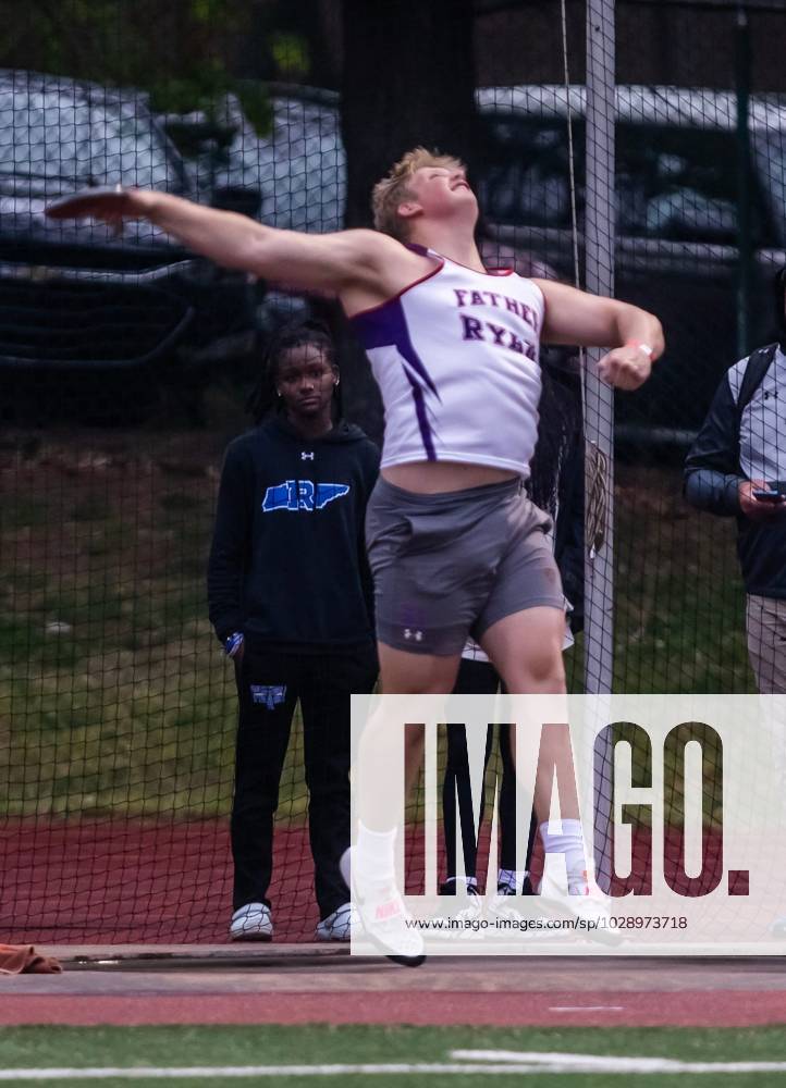Syndication: The Tennessean Father Ryans Drake Carlson wins boys discus ...