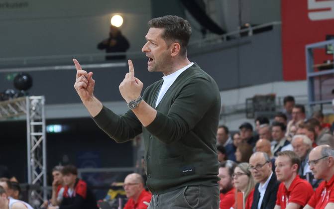 Kirchheims trainer Igor Perovic, Bayer Giants Leverkusen vs Kirchheim ...