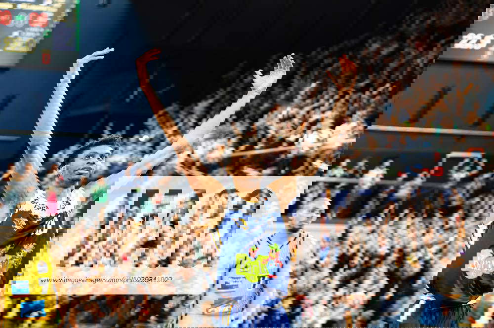 Cheering after hit Derrick Alston Jr Rostock Seawolves 10 Rostock ...