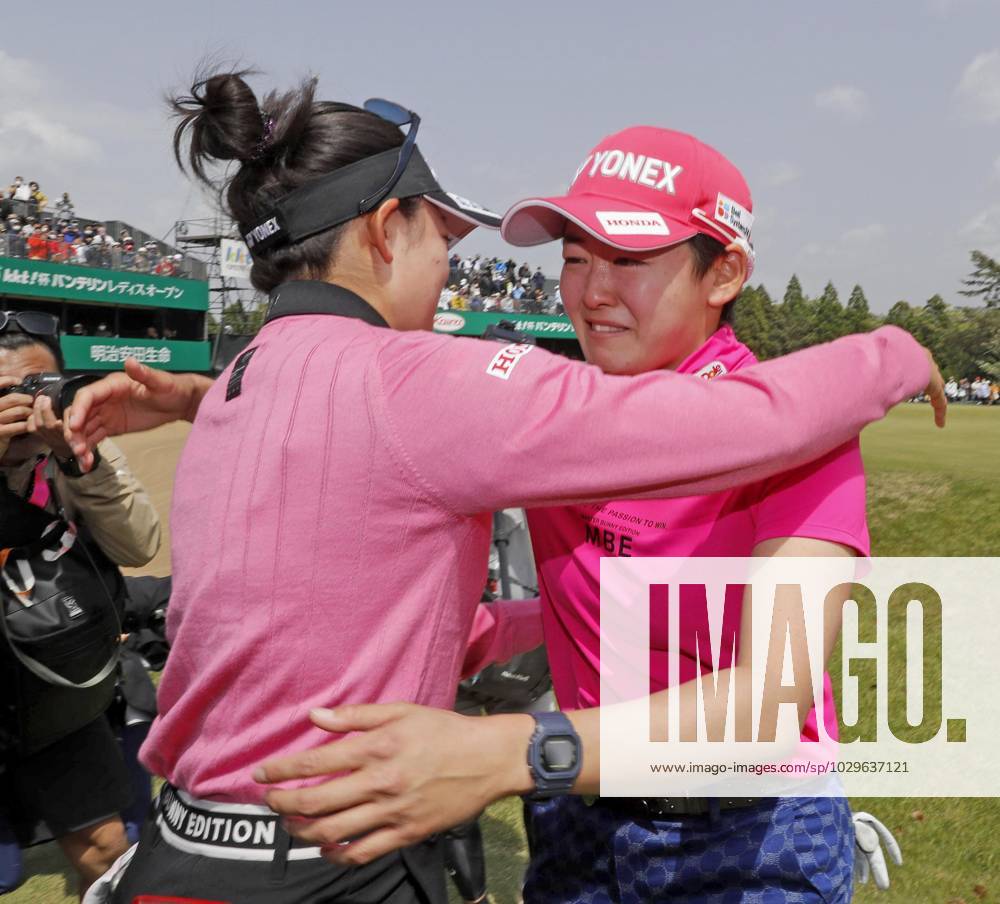 Golf: Japan twins achieve rare feat Akie Iwai (R) hugs her younger ...
