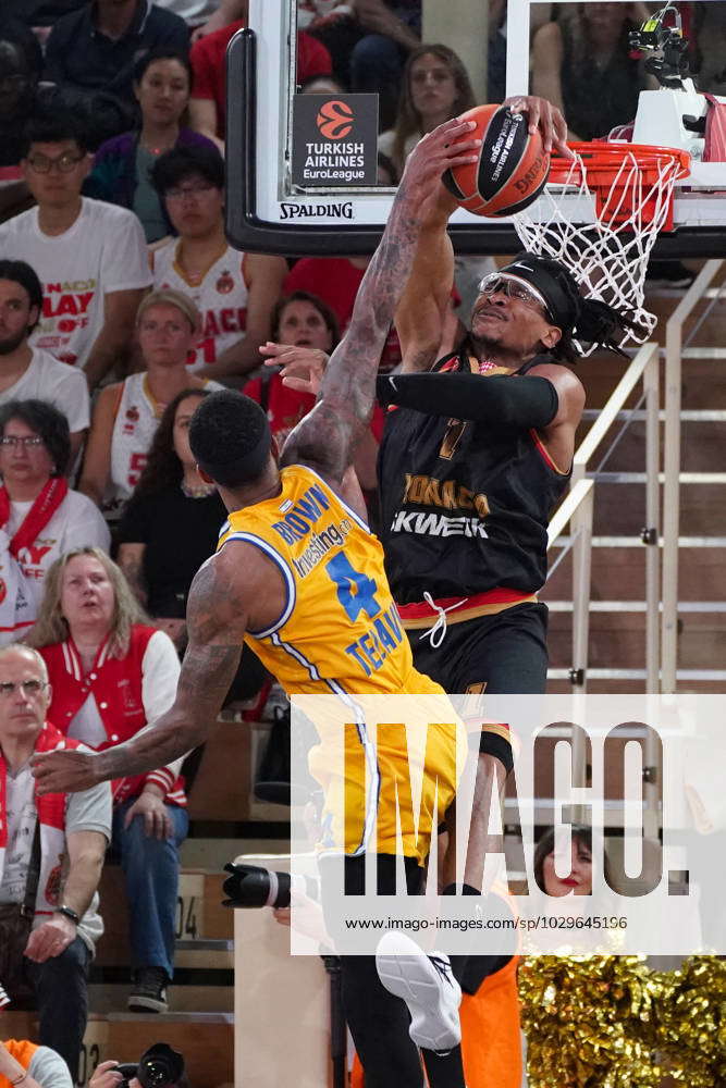 Chima Moneke (AS Monaco) - Lorenzo Brown (Maccabi Playtika Tel Aviv ...