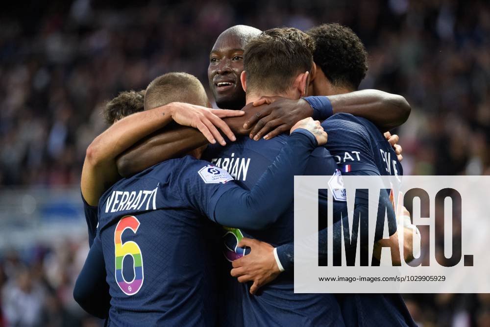 Psg players celebrate Fabian Ruiz s goal during the match between Paris ...