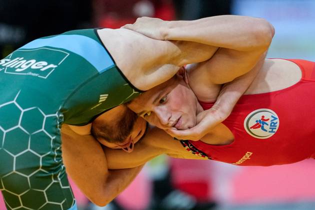 Leon Diogo Fernandes Zinser KSV Rimbach, class 57 kg, blue is the ...