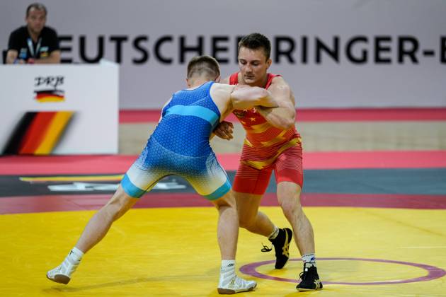 Louis Lay SVG Nieder Liebersbach, red in action, fighting, fighting in ...